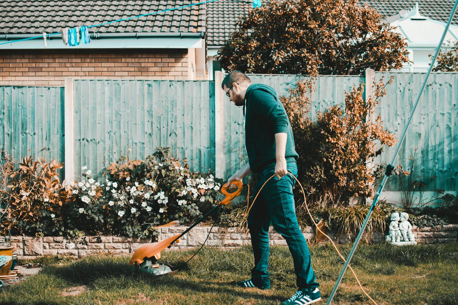Fall Yard Cleanup Services in North Carolina for a Healthy Lawn